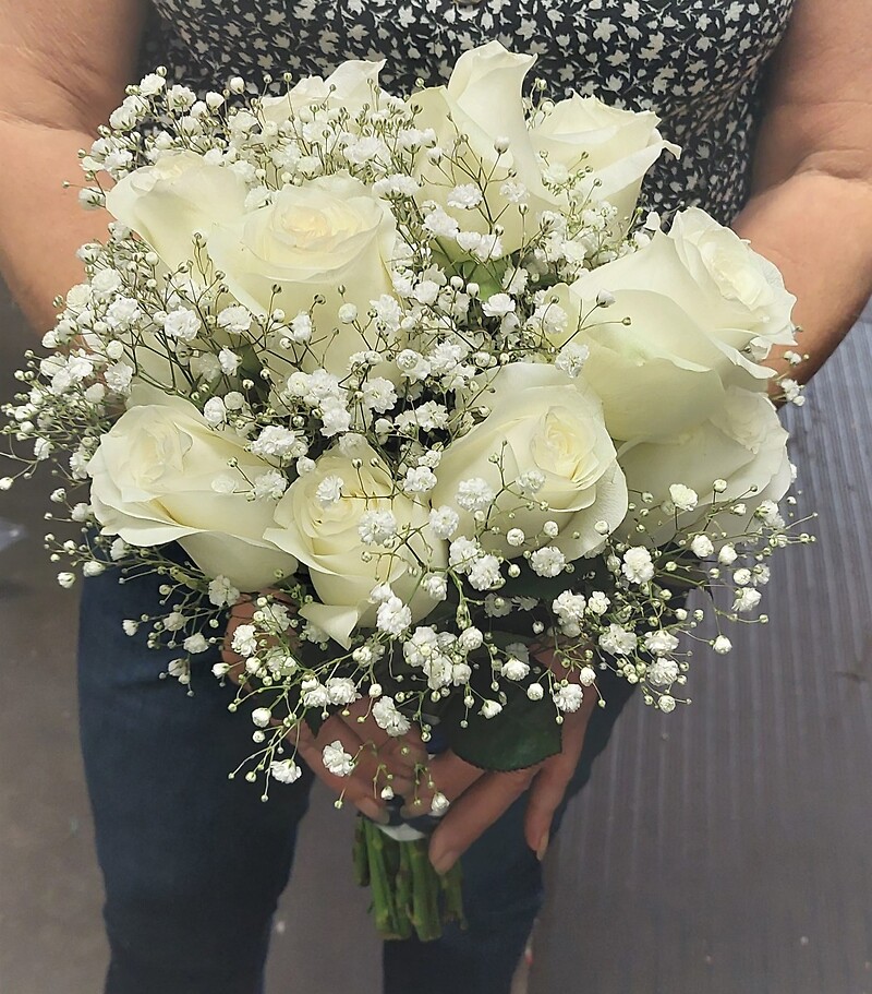 AF Classic White Rose Handheld Bouquet : Arnold, MO Florist : Same Day ...
